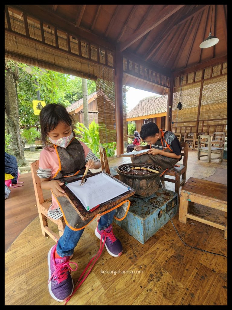 Belajar Membatik di Taman Pintar - Keluarga Hamsa